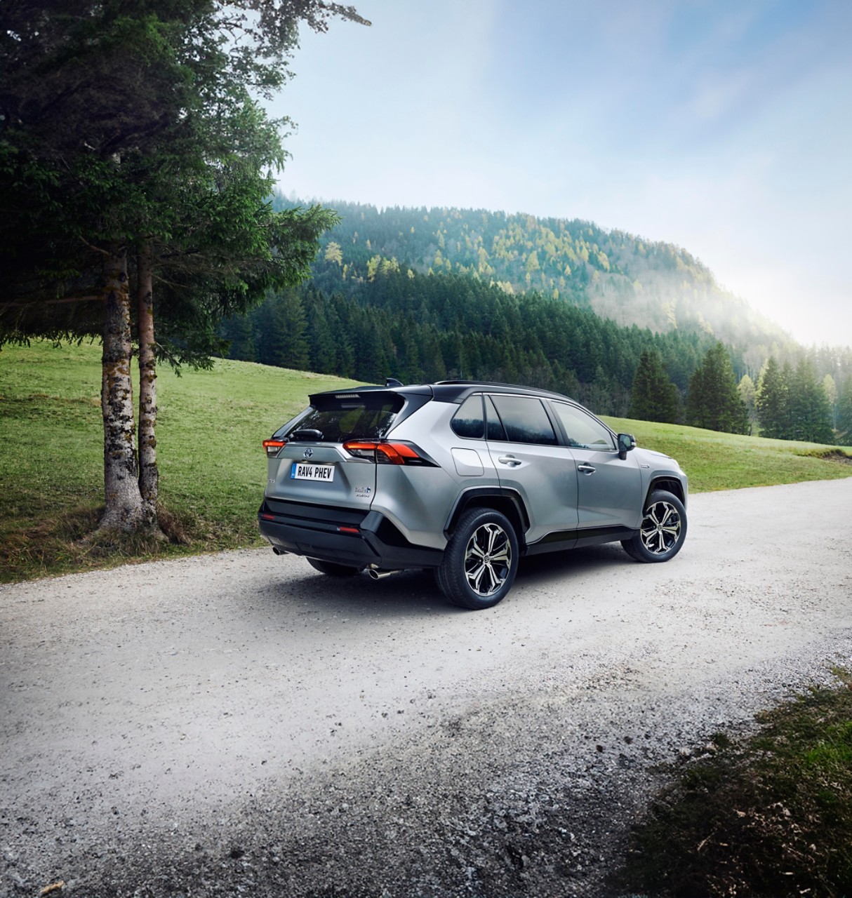 Toyota RAV4 Plug-in Hybrid » Klassens længste rækkekvidde